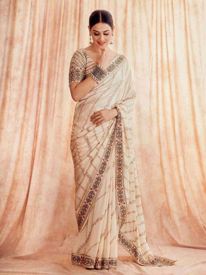 Genelia Cute In Traditional Saree Photos Cutmirchi Com